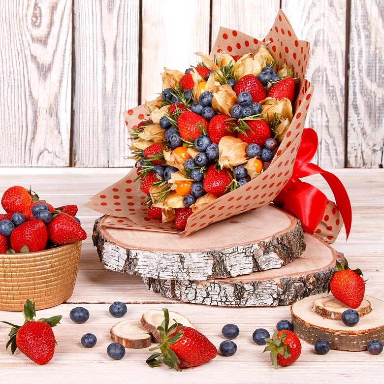 Jigsaw puzzle «Berry bouquet» - solve jigsaw puzzles online | PuzzleIt