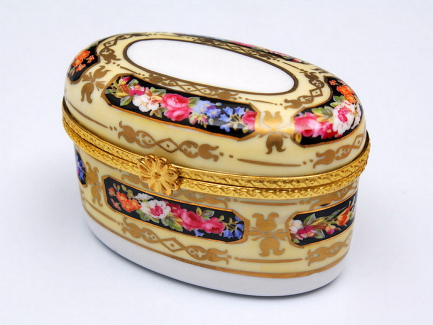 Jigsaw puzzle «Porcelain box» - solve jigsaw puzzles online | PuzzleIt