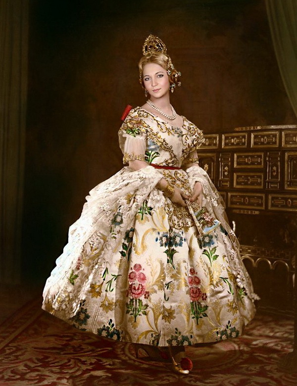 Jigsaw puzzle «Girl in spanish costume» - solve jigsaw puzzles online ...